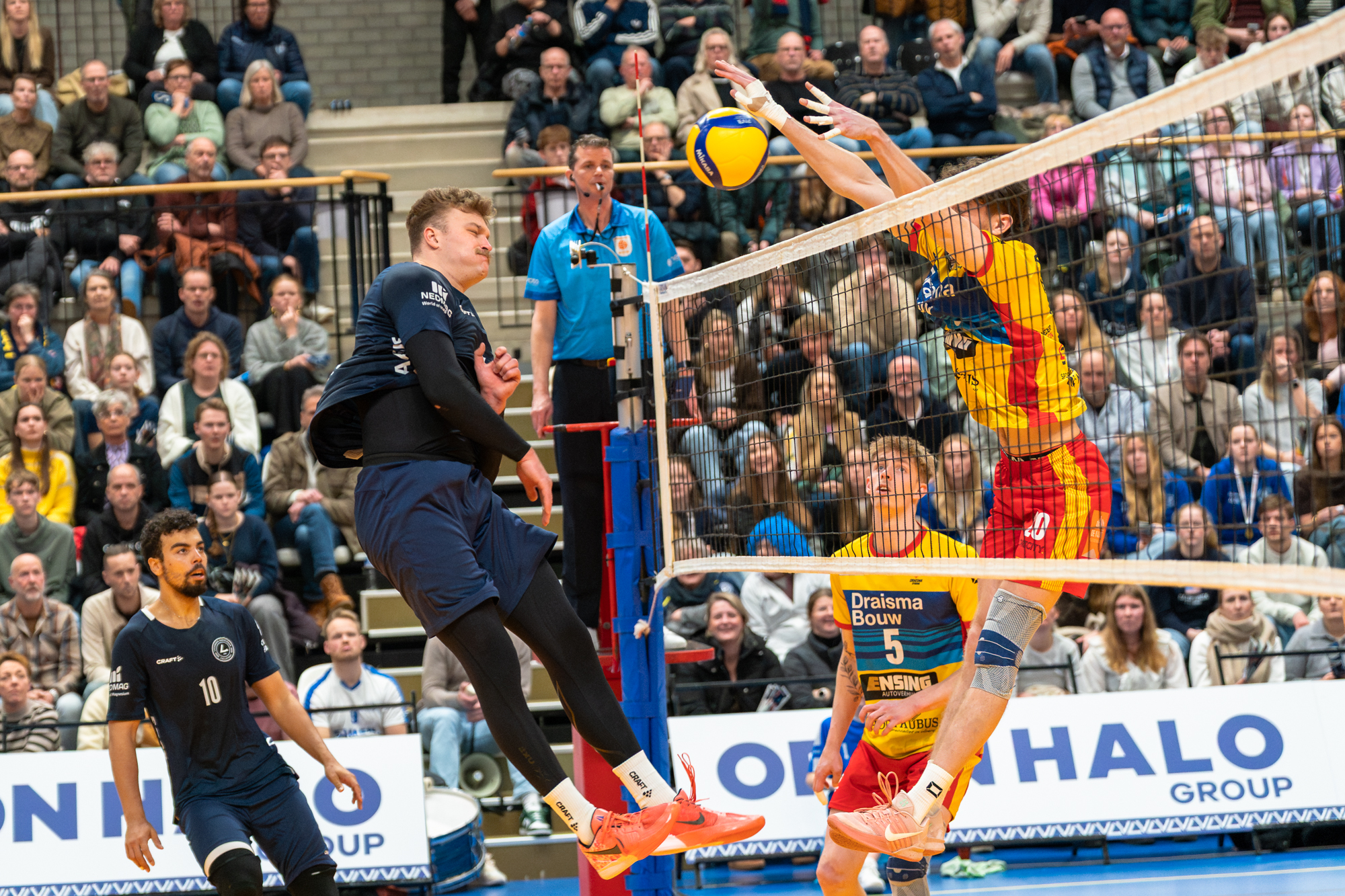 Lycurgus verliest kraker tegen Dynamo met 3-2 - Lycurgus